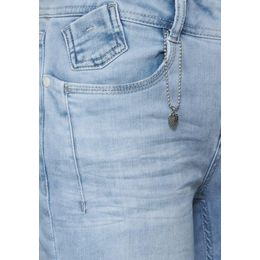 Street One 3/4-Jeans in hellblauer Waschung mit leichtem Bleaching, blau