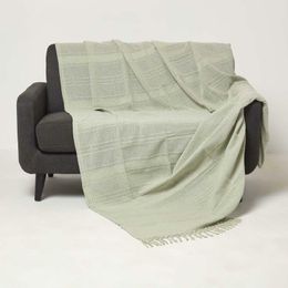 Homescapes - Kashi Wohndecke 150 x 200 cm – Baumwolldecke / Überwurf grün mit Fransen - Salbei