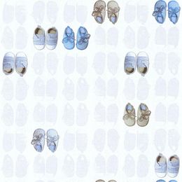 A.S. Création Tapete für Babyzimmer von Jungen | Vlies Kindertapete mit Baby Schuhen ideal für Jungenzimmer | Verspielte Babytapete in Weiß und Blau - Blau, Weiß