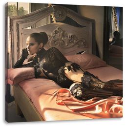 Pixxprint Leinwandbild Frau mit sexy Dessous im Bett