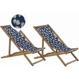 Beliani - Liegestühle 2er Set aus hellem Akazienholz Bezug marineblau zusammenklappbar Blumenmuster Gartenausstattung Outdoor Gartenzubehör Modern