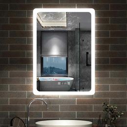 Badspiegel mit Beleuchtung Badezimmerspiegel Wandspiegel Wasserdicht Wandmontagespiegel Lichtspiegel 60 x 80 cm Beschlagfrei Uhr Kaltweiß Helligkeit