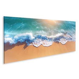 islandburner Leinwandbild Luftaufnahme eines friedlichen Sandstrandes mit klaren, hellblauen Wel