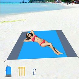 MINKUROW Wasserdichte Picknickdecke, Sandfeste Strandmatte 210 x 200, mit 4 festen Nägeln Sanddichte tragbare Strandmatte Decke für Camping,