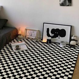 Teppich Kreative Persönlichkeit Schachbrettteppich Wohnzimmer Schlafzimmer Einfacher schwarz-weiß karierter Teppich Frischer quadratischer Sofakissen