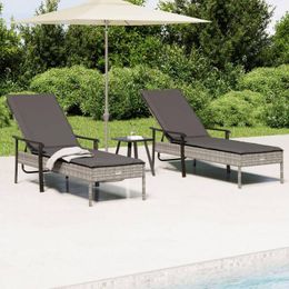 2 Stk. Sonnenliegen，Liegestuhl，Gartenliege mit Tisch und Auflagen Grau Poly Rattan VEIN530093 MAISONCHIC