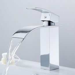 Wasserhahn fürs Bad in kantigem Design, Einhebelmischer mit klarer Linienführung in modernem Look, Badarmatur Chrom - Swanew