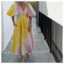 RUZU UG Dirndl Elegantes und personalisiertes Batik-Kleid mit Puffärmeln für Damen