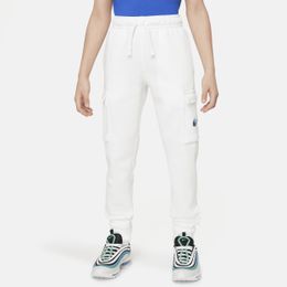 Nike Sportswear Fleece-Cargohose mit Grafik für ältere Kinder (Jungen) - Weiß