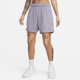 Nike Attack Dri-FIT Fitness-Shorts ohne Futter mit mittelhohem Bund für Damen (ca. 12,5 cm) - Lila