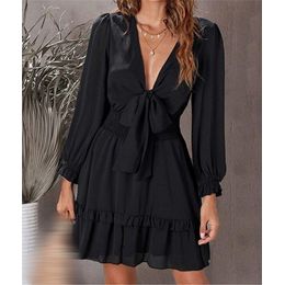 AFAZ New Trading UG Sommerkleid Ein knielanges Kleid mit Rüschenbesatz und taillierter Taille