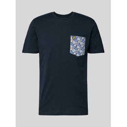 Lyle & Scott T-Shirt mit Brusttasche mit floralem Muster