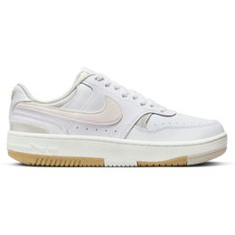 Nike Gamma Force Sneaker Damen in white-phantom-light bone-sanddrift