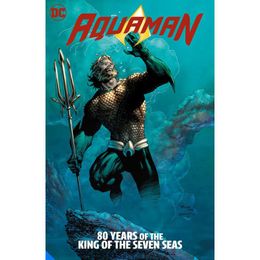 DC COMICS Aquaman: 80 Years of the King of the Seven Seas The Deluxe Edition - Geoff Johns, Jeph Loeb, Gebunden