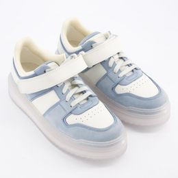 TK Maxx Weiß-blaue Sneaker aus Leder