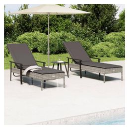 vidaXL Gartenliege Sonnenliegen 2 Stk. mit Tisch und Auflagen Grau Poly Rattan