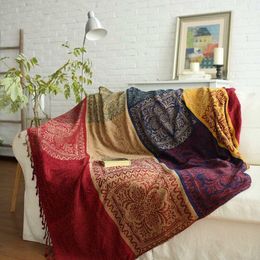 Chenille-Überwurfdecke, Jacquard-Quasten, Sofabezug, dekorative Stuhlhusse für Schlafsofa, weicher Stuhl, Volksstammesmuster (220 x 250 cm, Rot)