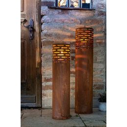 Dekoleidenschaft - 2 Windlichtsäulen aus Metall in Rost Optik, 75 + 95 cm hoch, Kerzenständer, Bodenwindlicht, Dekosäule mit Kerzenglas, Metallsäule,