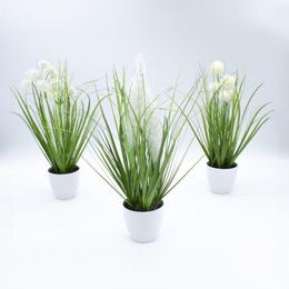 Spetebo - Künstliches Gras im Topf 3er Set - 38 cm h - Kunstpflanze mit weißem Blumentopf - Deko Kunstgras Topfpflanze Zimmerpflanze für Tisch