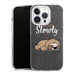 DeinDesign Handyhülle lazy sunday Sprüche Faultier Just Do It Slowly Sloth Grey, Apple iPhone 14 Pro Silikon Hülle Bumper Case Handy Schutzhülle, weiß