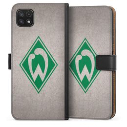 DeinDesign Galaxy A22 5G Handy Klapph&uuml;lle Handyh&uuml;lle aus Kunst Leder schwarz Flip Case Official Licensed Product Sv Werder Bremen Concrete Sideflip mit langer 