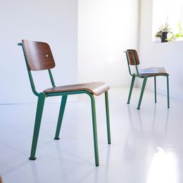 Tikamoon Stuhl aus grünem Metall und Walnussba Mio