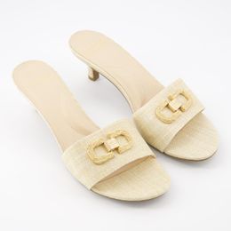 TK Maxx Cremefarbene Sandalen mit Absatz