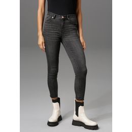 Skinny-fit-Jeans Aniston CASUAL Gr. 38, N-Gr, schwarz (black) Damen Jeans regular waist - mit ausgefransten Beinabschluss