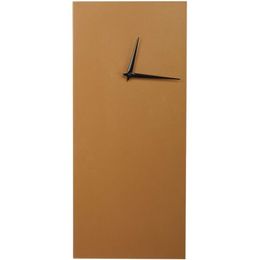 Beliani Wanduhr Gold aus Eisen Rechteckig 22 x 50 cm Modern Minimalistisch Wohnaccessoires Dekoration für Wohnzimmer Schlafzimmer Küche Flur