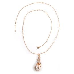Damen Lange Kette "Mailo", gold, Basic, Collezione Alessandro, Metall, Halsketten, Frau mit Perlenkette