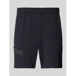 Under Armour Regular Fit Shorts mit Reißverschlusstasche Modell 'Unstoppable'