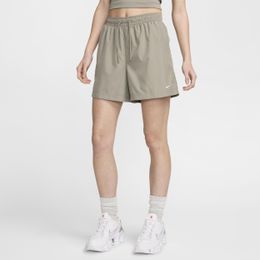 Nike Sportswear Classic Wovens Shorts mit mittelhohem Bund (Damen) - Grün