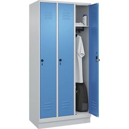 C+P Spind Classic PLUS, 3 Abteile, lichtgrau / lichtblau, B 900 mm, mit Bodensockel, Drehriegel