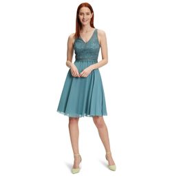 Cocktailkleid Vera Mont "Vera Mont mit Spitze" Gr. 30, Normalgrößen, grün (eucalyptus green) Damen Kleider Aufgesteppte Bänder