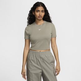 Nike Sportswear Essential Kurz-T-Shirt mit schmaler Passform für Damen - Grün