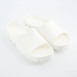 TK Maxx Weiße Echo Slides mit Perforation