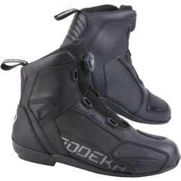 Modeka Yko, Schuhe