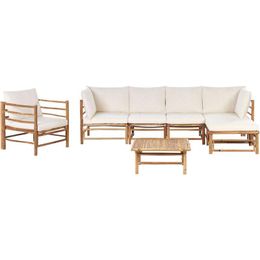 Beliani Lounge Set 4-Teilig Hellbraun u. Cremeweiß Bambusholz 4-Sitzer Sofa mit Sessel Ottomane Couchtisch 13 Kissen Garten Terrasse Outdoor Möbel