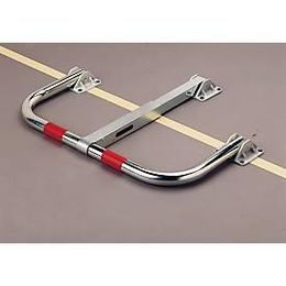 Parksperre Mottez B307C, klappbar, abschließbar, automatische Verriegelung, mit 2 roten Markierungsbändern, Bodenmontage, Stahrohr, silber-rot