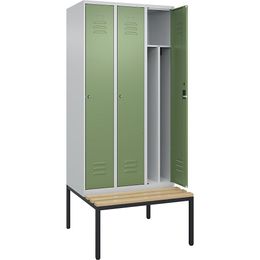 C+P Schwarz-Weiß-Spind Classic PLUS Sitzbank, schmal, 3 Abteile, Trennwand verkürzt, lichtgrau / resedagrün, B 900 mm, Zylinderschloss, untergebaut, Buche-Hartholz