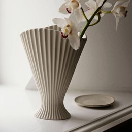 ferm LIVING Vase Fountain, weiß, Höhe 30,5 cm, Keramik