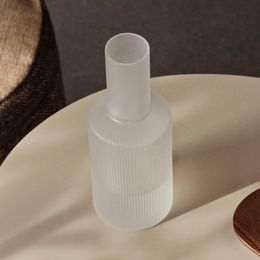 ferm LIVING Karaffe Ripple, weiß, 1 L, Glas, mundgeblasen