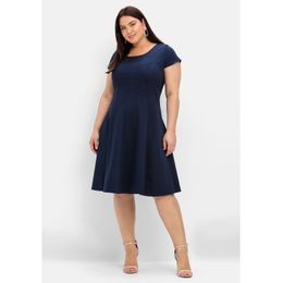 Cocktailkleid sheego "Große Größen", Damen, Gr. 46, Normalgrößen, blau (marine), Obermaterial: 97% Baumwolle, 3% Elasthan, unifarben, klassisch, figurbetont knieumspielend, Rundhals, Kurzarm, Kleider Partykleid, in Bahnenform