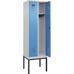 C+P Spind Evolo PLUS, 2 Abteile, lichtgrau / lichtblau, B 600 mm, mit schmalen Füßen, Zylinderschloss