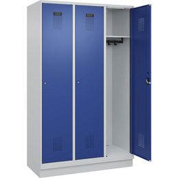 C+P Spind Evolo PLUS, 3 Abteile, lichtgrau / enzianblau, B 1200 mm, mit Bodensockel, Zylinderschloss