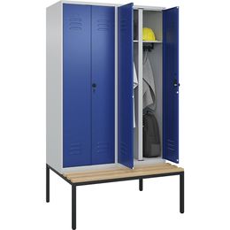 C+P Schwarz-Weiß-Spind Classic PLUS Sitzbank, 2 Abteile, lichtgrau / enzianblau, B 1200 mm, Sicherheits-Drehriegel, untergebaut, Buche-Hartholz