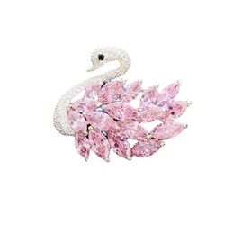 MayTree Brosche "Schwan",rosa (Stück, 1-tlg), Metallbrosche mit Glassteinen und Strass in Form eines Schmetterlings