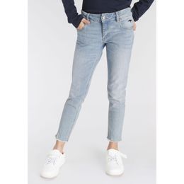 7/8-Jeans Kangaroos "Stretch-Jeans mit Logo-Stickerei" Gr. 134, N-Gr, blau (jeansblau) Mädchen Jeans schmale Passform, geschnittene Kante, niedrige Leibhöhe