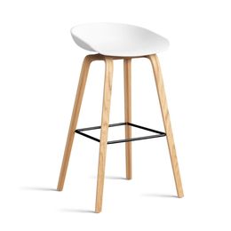 Hay - About A Stool AAS 32 H 75 cm, Eiche lackiert / Stahl schwarz / white 2.0 (Kunststoffgleiter)