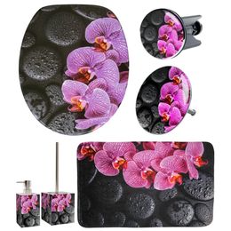 Badaccessoire-Set Sanilo "Madeira", lila (lila, schwarz), Holz, Polyester, Polyresin (Kunststein), Badaccessoires-Sets, bestehend aus WC-Sitz, Badteppich, Stöpsel, Seifenspender, WC-Bürste